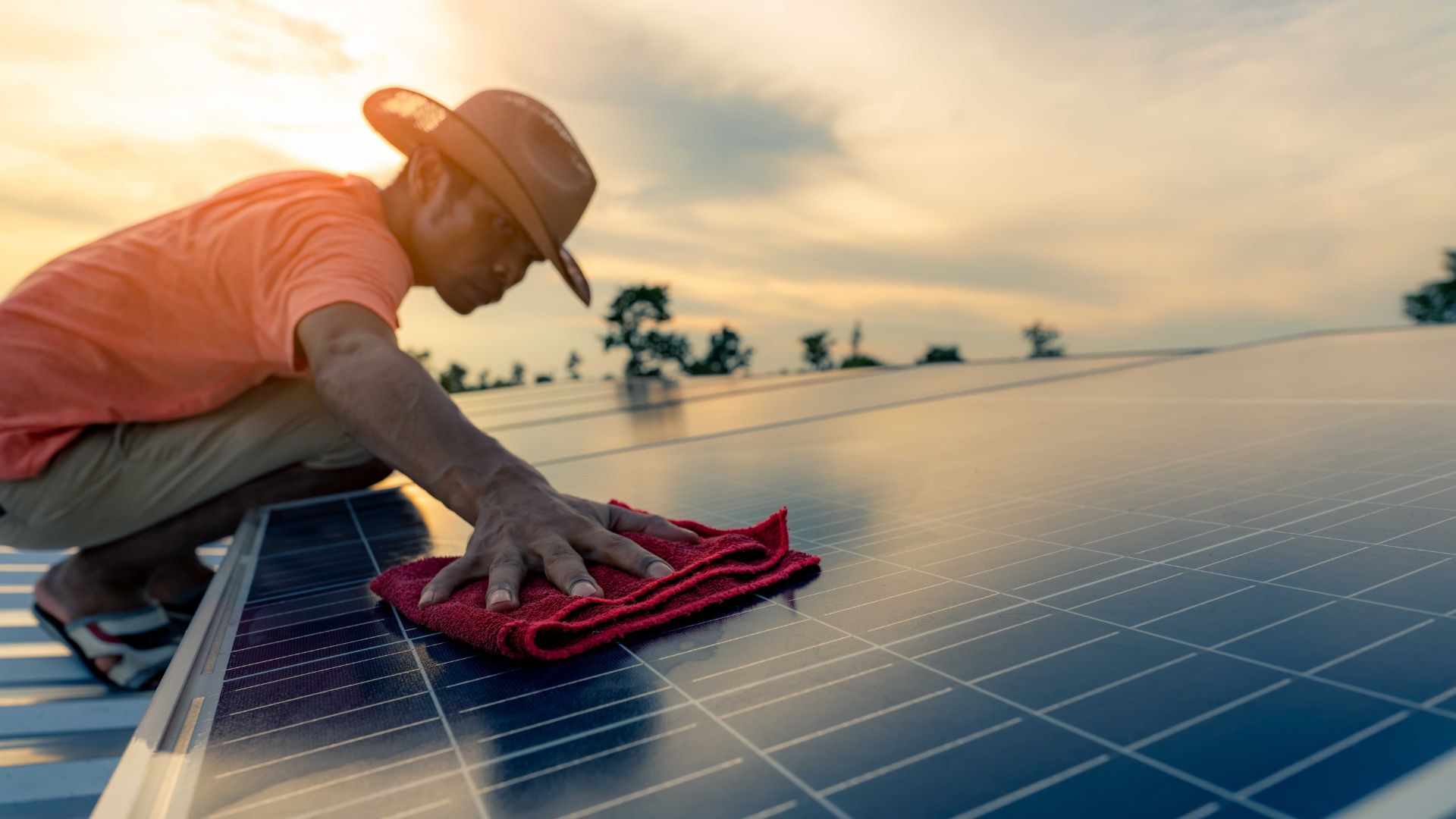 Is it normal to see moisture inside my solar panels? | SolarCtrl